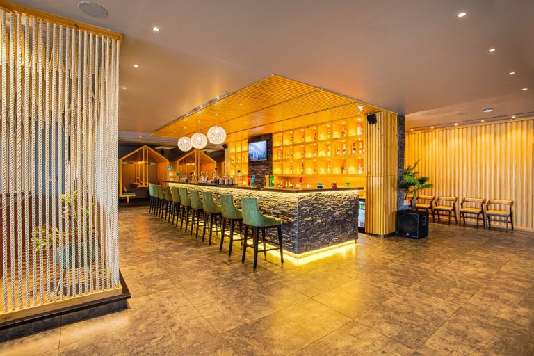 This Contemporary Restaurant Design Elevates Your Dining Experience ...