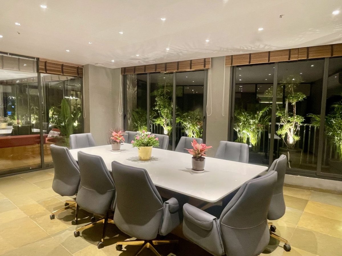 This Luxury Modern Office Design Encourages Seamless Collaboration ...