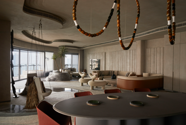 Organic Modern Interior Design in The House of Contours Embraces ...