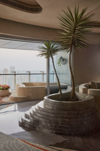 Organic Modern Interior Design in The House of Contours Embraces ...