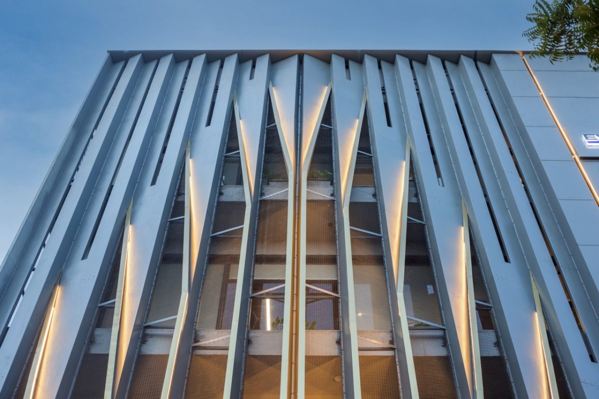 The Parametric Facade Redefines The Landscape Of Urban Commercial ...