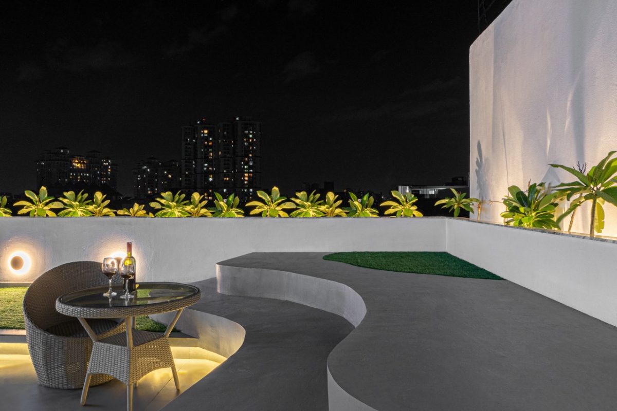 This Rooftop Design Transforms Into An Ultimate Hangout Space | Studio ...