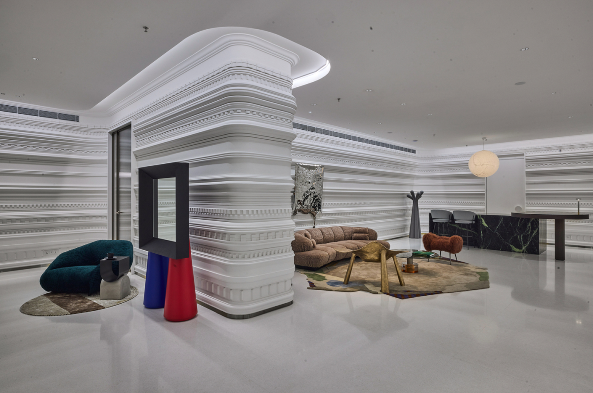 This Showroom Interior Design Transcends The Traditional Furniture ...