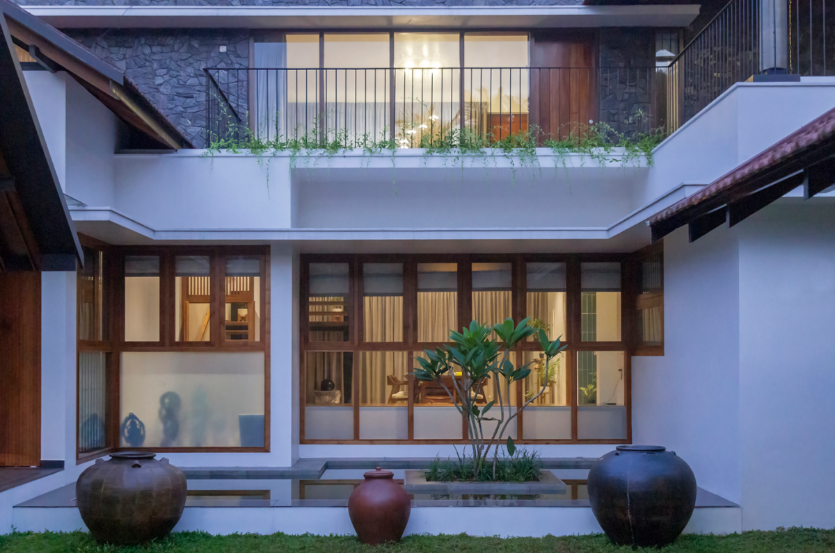 This Sloped Roof House Is Perfect For Relaxation | Casa Design Studio