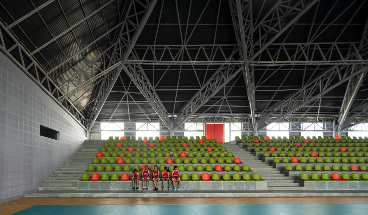 The Steel Roof Design Presents Dual Fronts And No Back | Thirdspace ...