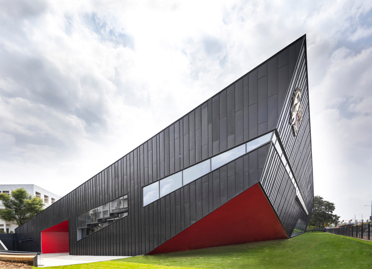 The Steel Roof Design Presents Dual Fronts And No Back | Thirdspace ...