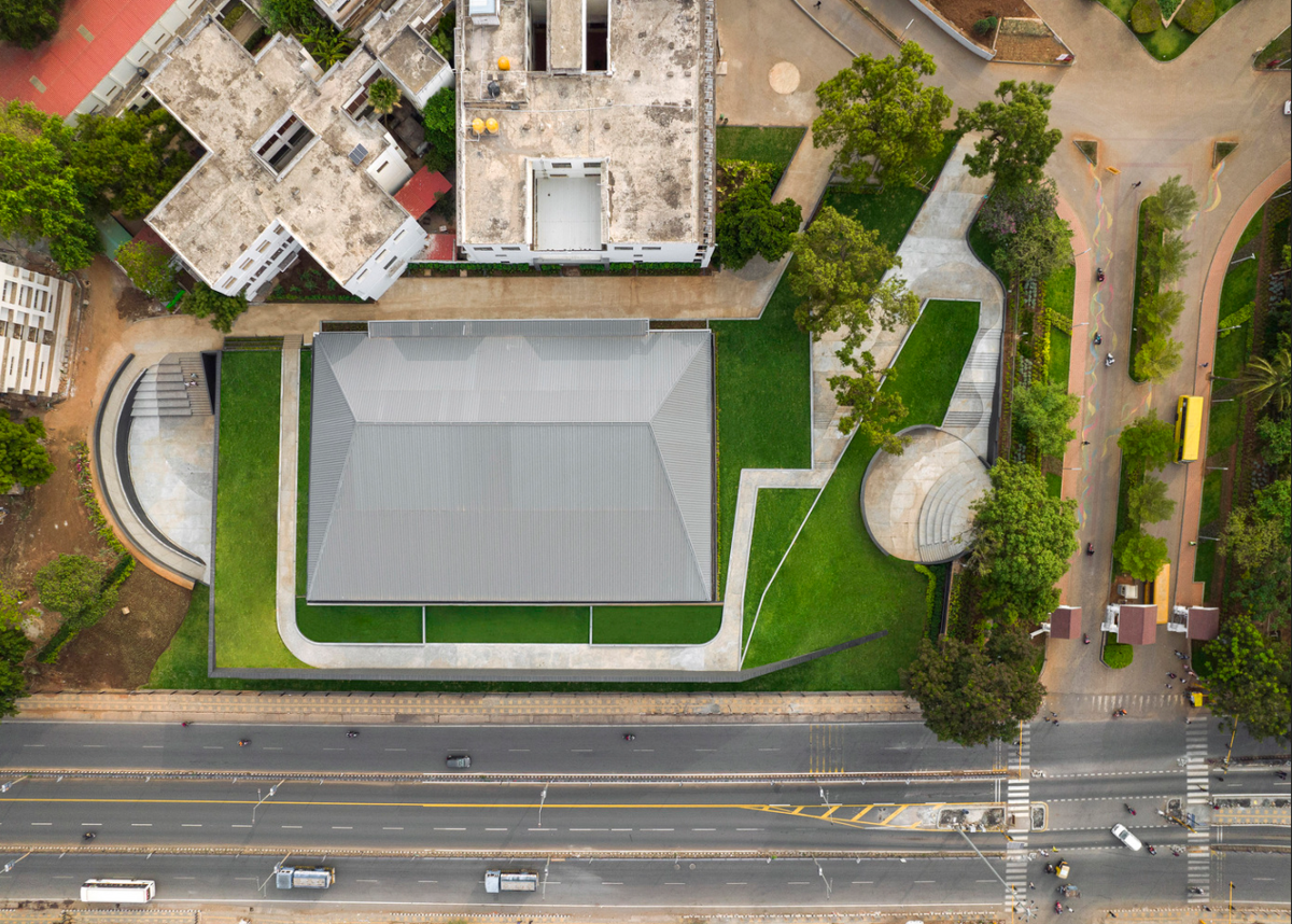 The Steel Roof Design Presents Dual Fronts And No Back | Thirdspace ...