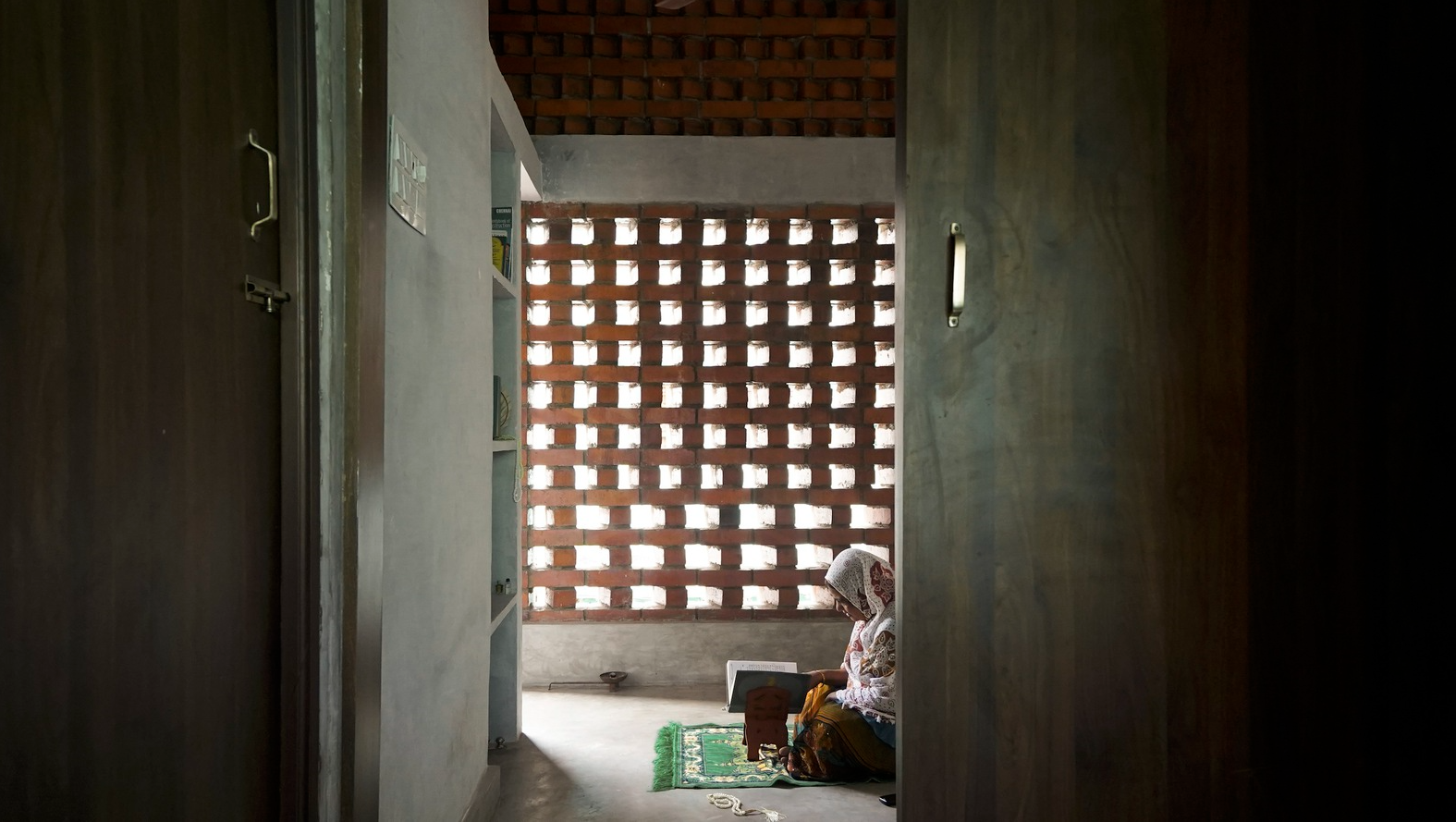 This 300 Sq. Ft. House Designed for Maximum Space and Comfort | HnP ...