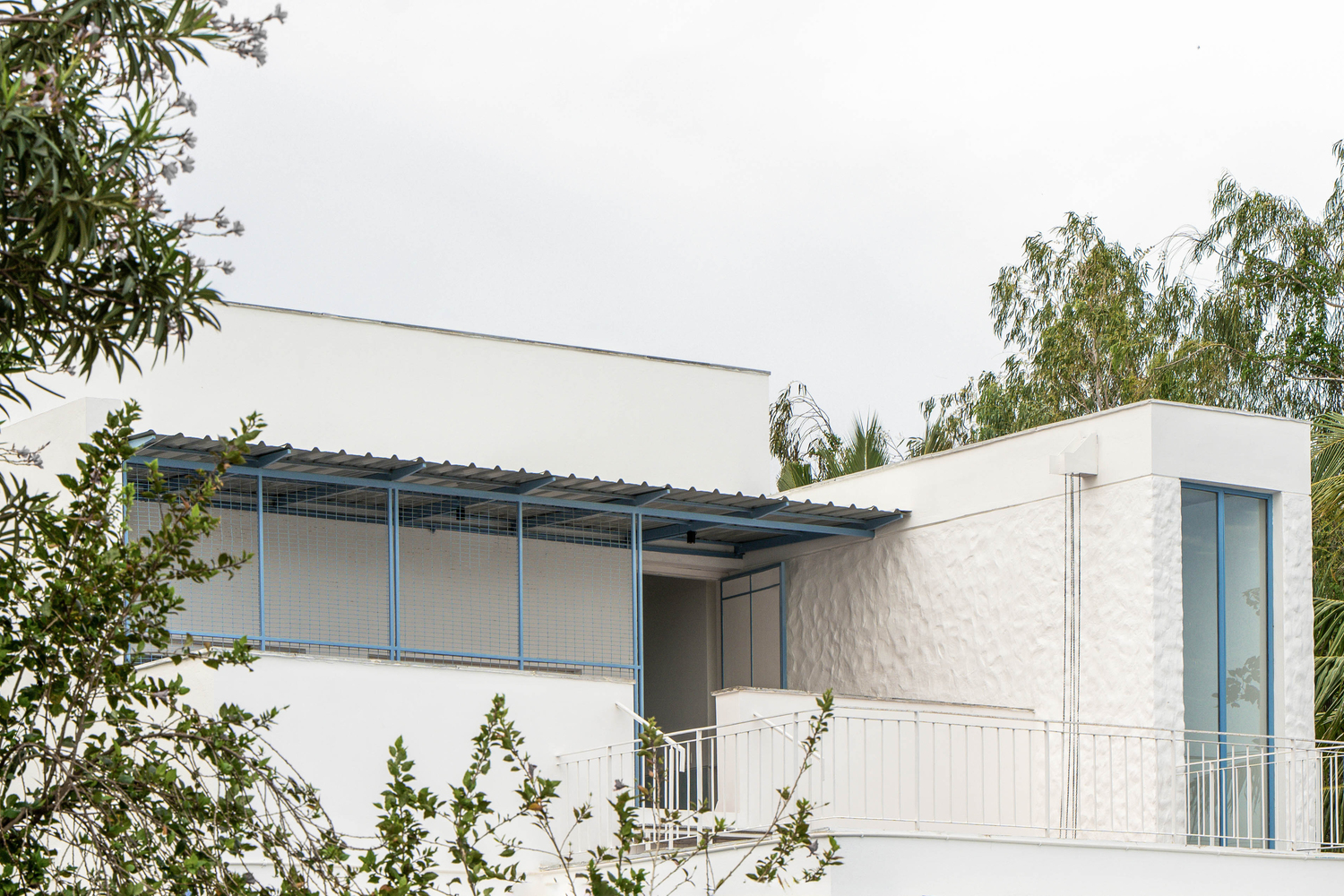 This Country House Design Is A Retrofit Extension To A 30-year-old ...