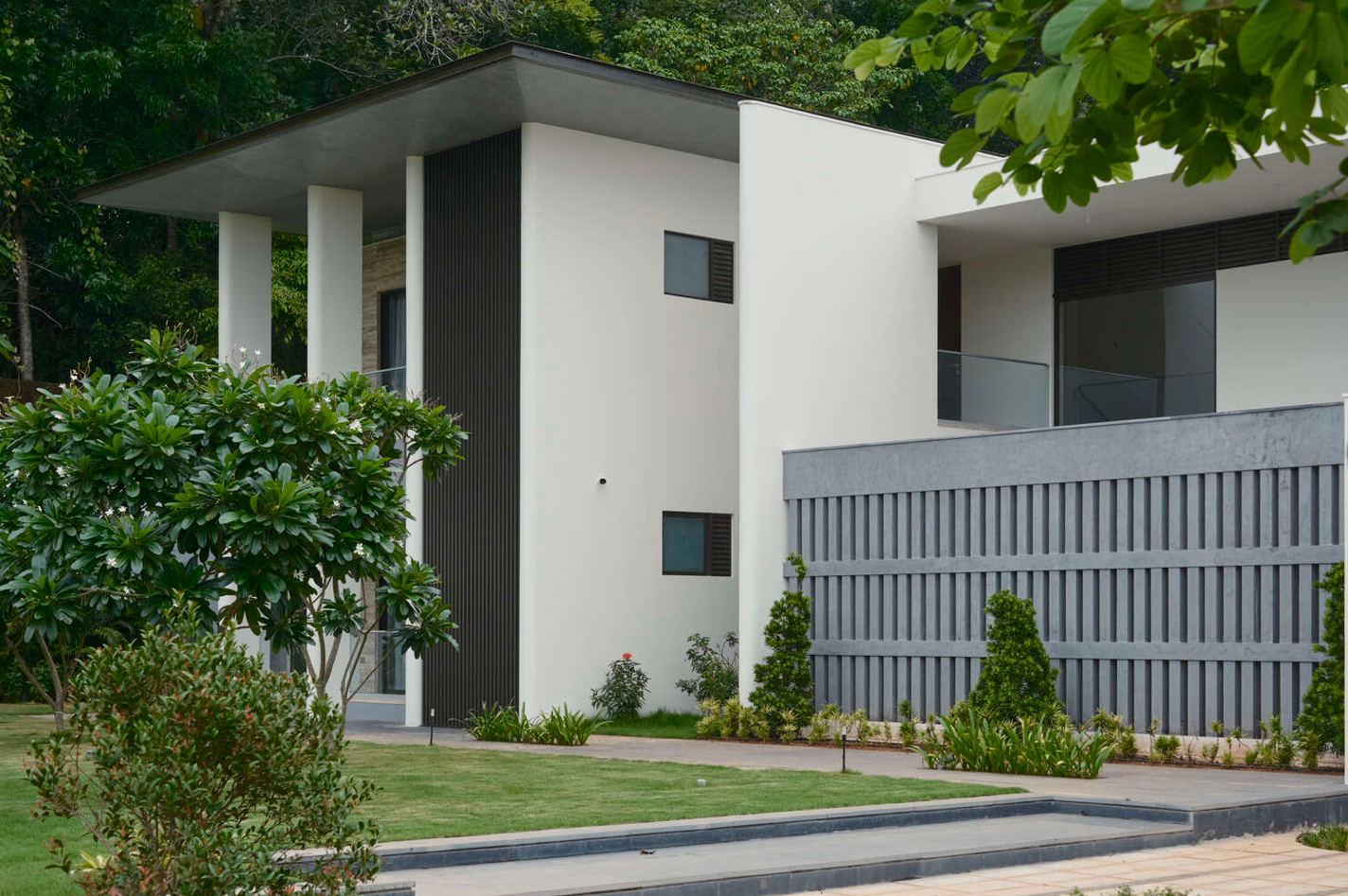 This Elevated House Design Embraces The Natural Contours of ...