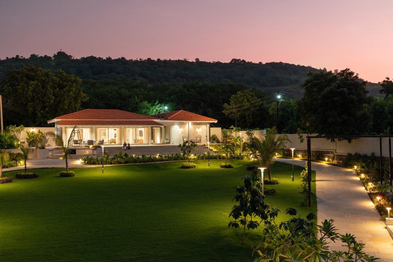 This Farm House Design Blends With Its Surrounding Environment | PCA ...