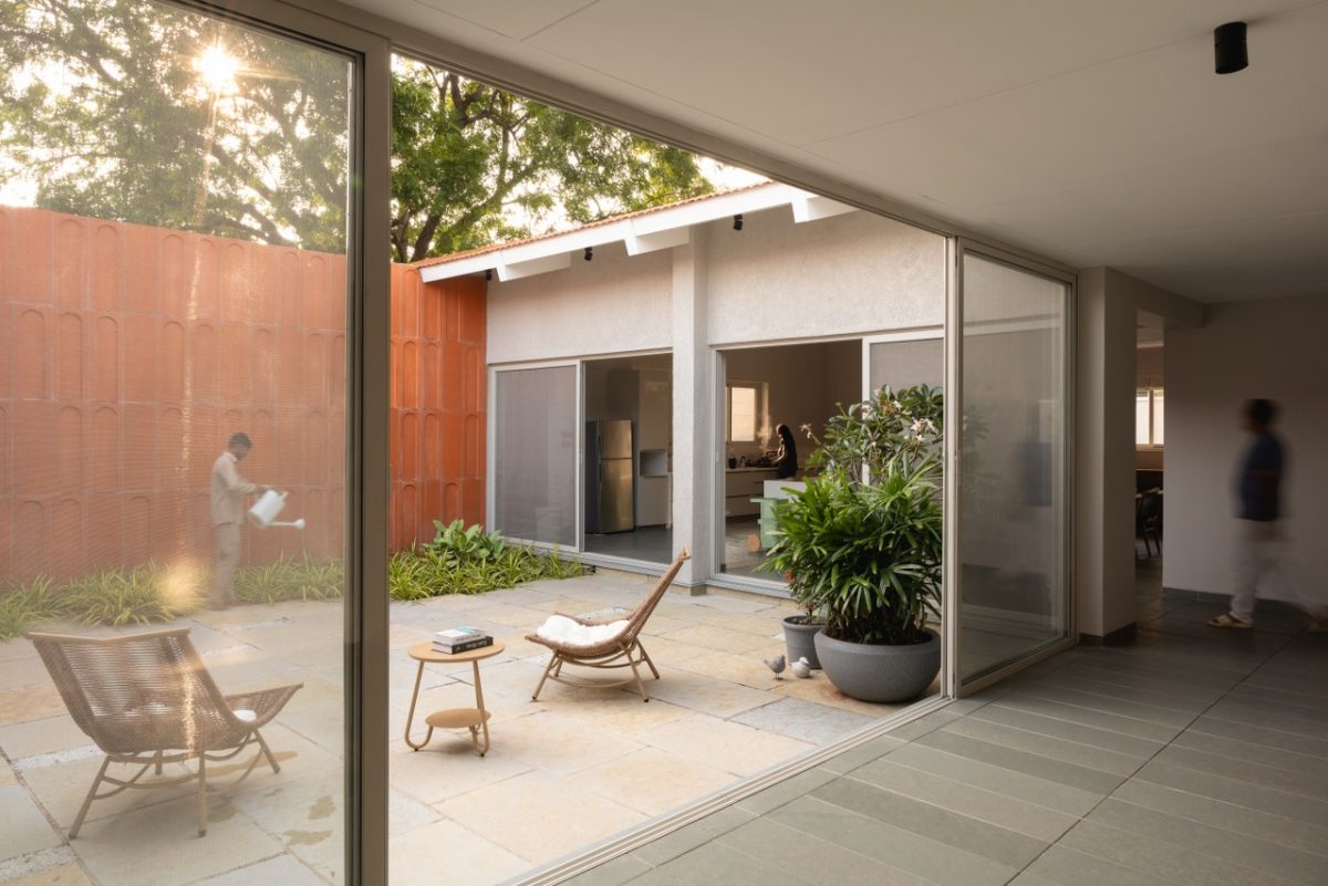 This Farm House Design Blends With Its Surrounding Environment | PCA ...