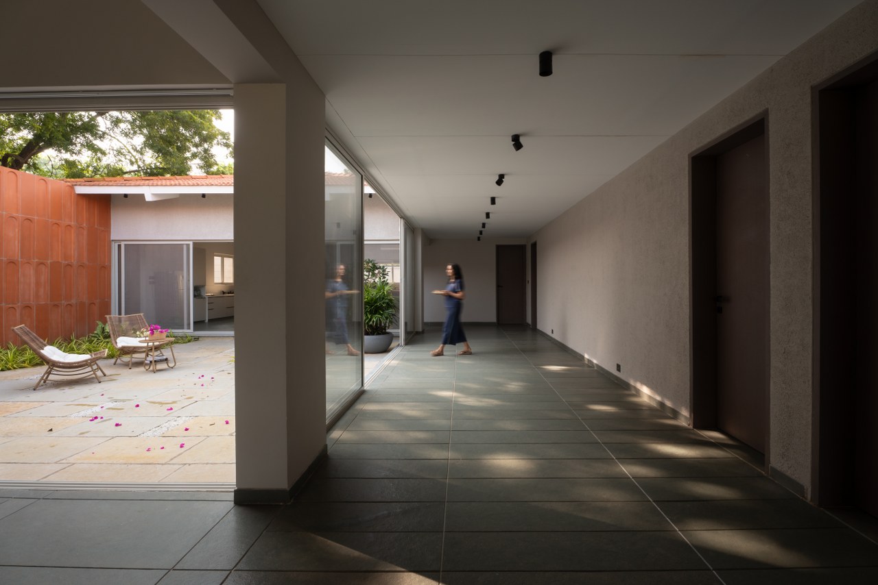 This Farm House Design Blends With Its Surrounding Environment | PCA ...