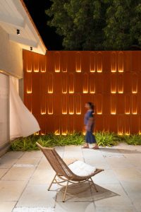 This Farm House Design Blends With Its Surrounding Environment | PCA ...