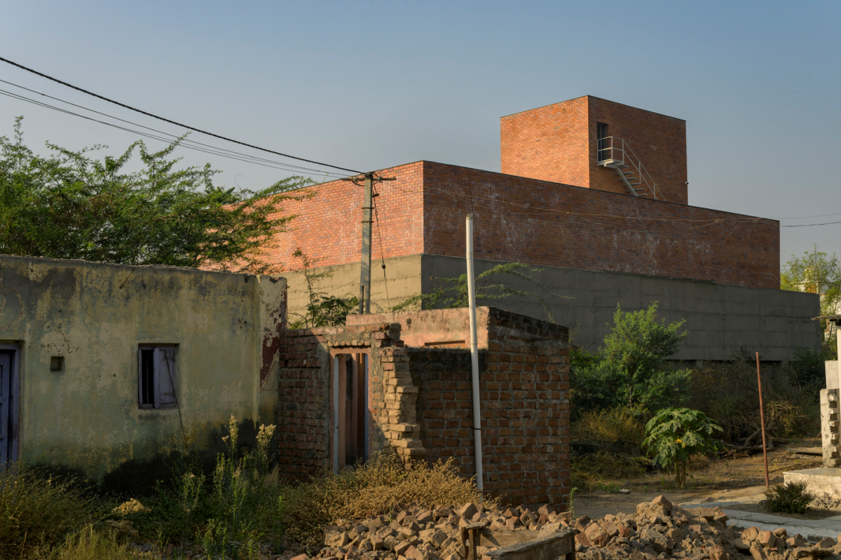 Inspired From Local Architecture, This Home Reconnects With Timeless ...