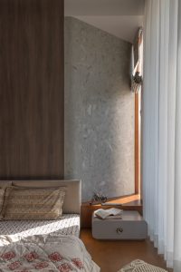 This Simple Home Interior Design Seamlessly Connects Indoors And ...