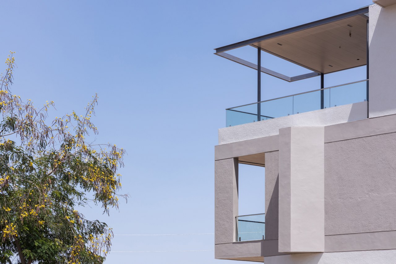 This Simple Home Interior Design Seamlessly Connects Indoors And ...