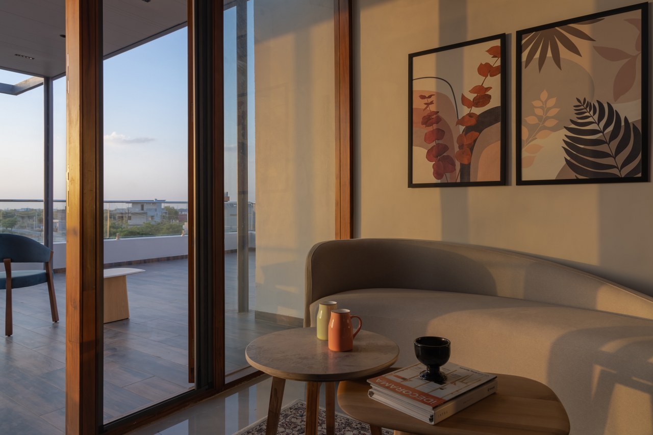 This Simple Home Interior Design Seamlessly Connects Indoors And ...