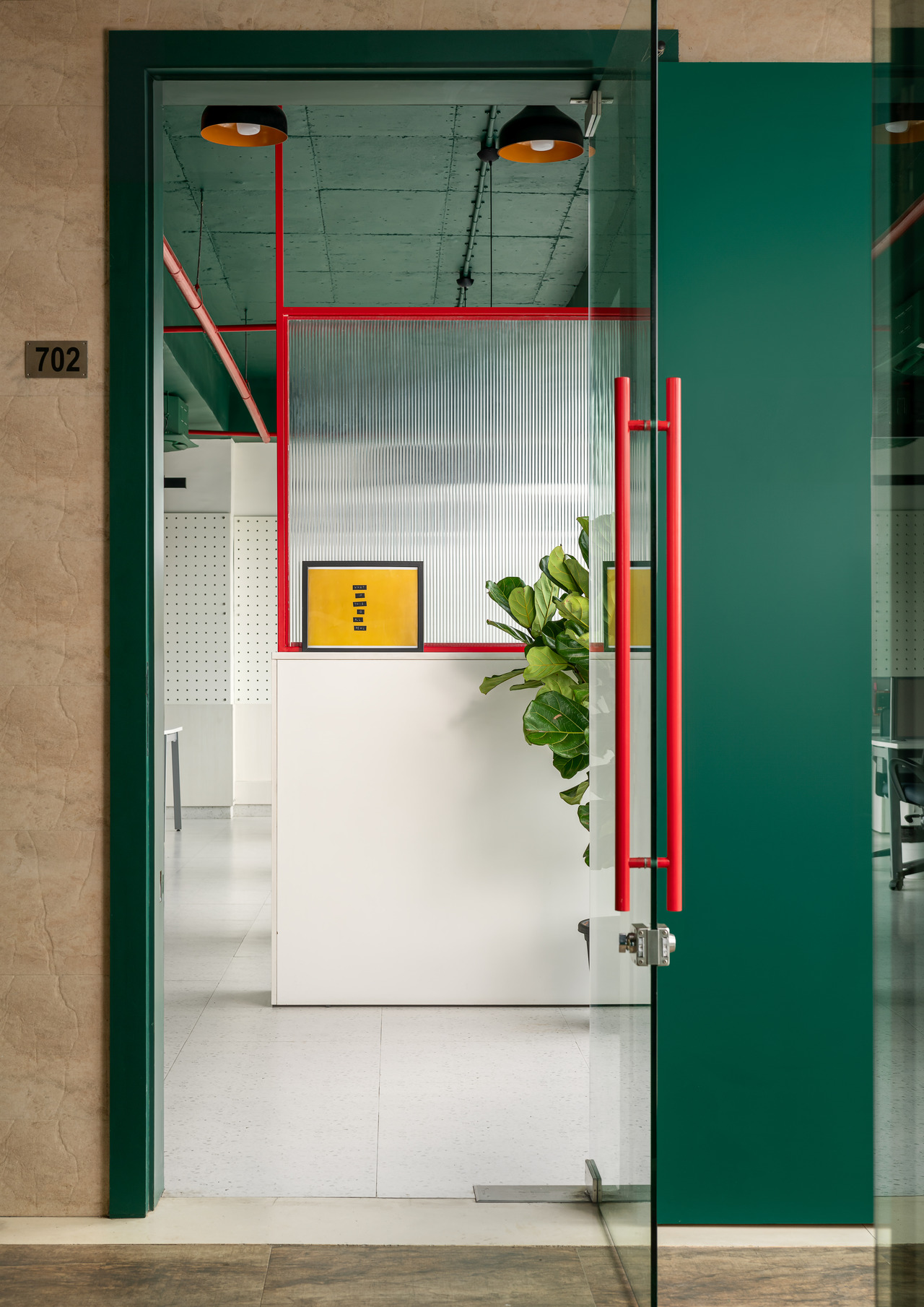 Stars n Stripes' Simple Office Design Makes a Statement Without ...