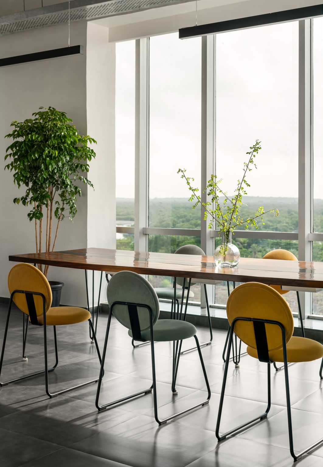 Stars n Stripes' Simple Office Design Makes a Statement Without ...