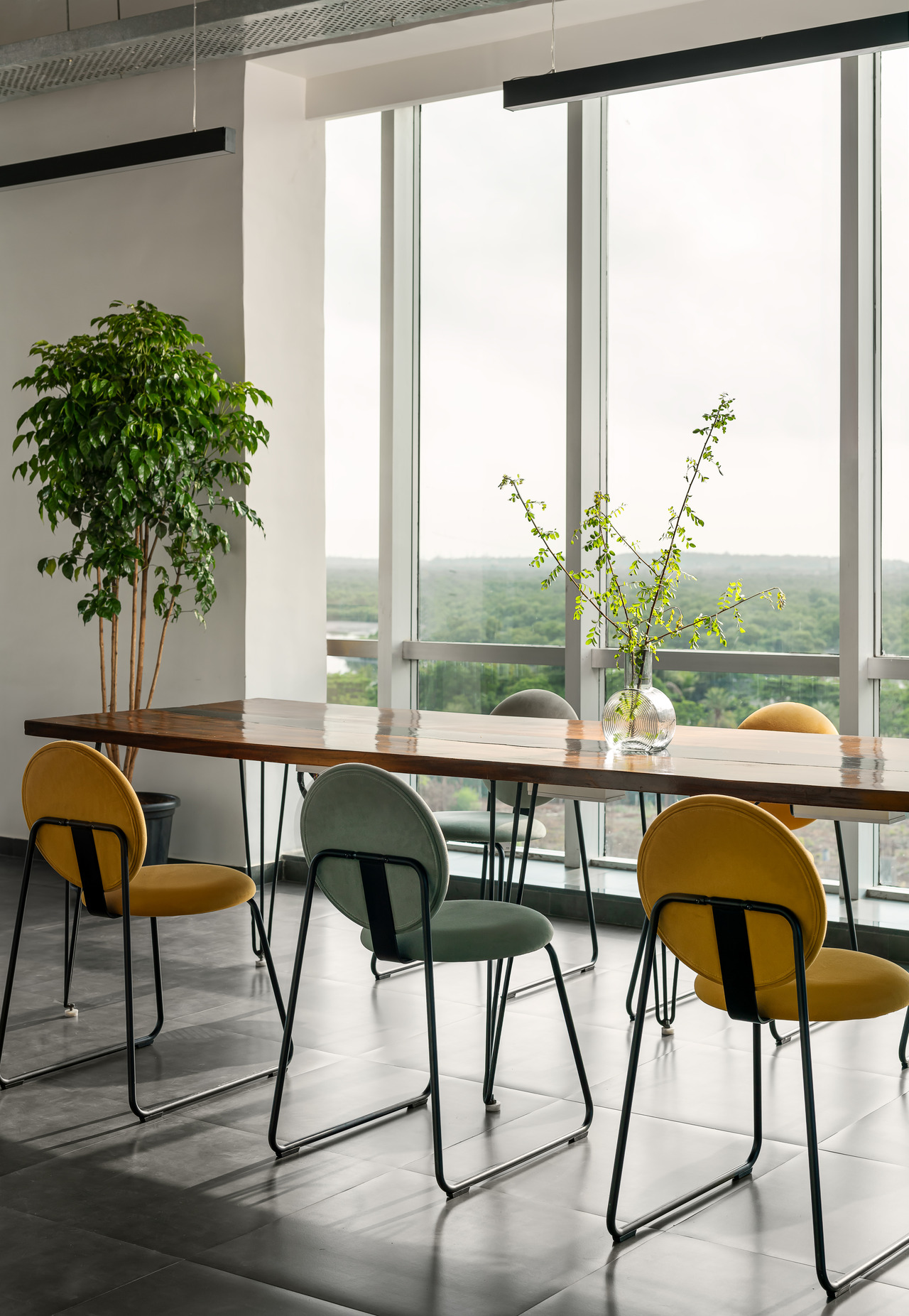 Stars n Stripes' Simple Office Design Makes a Statement Without ...