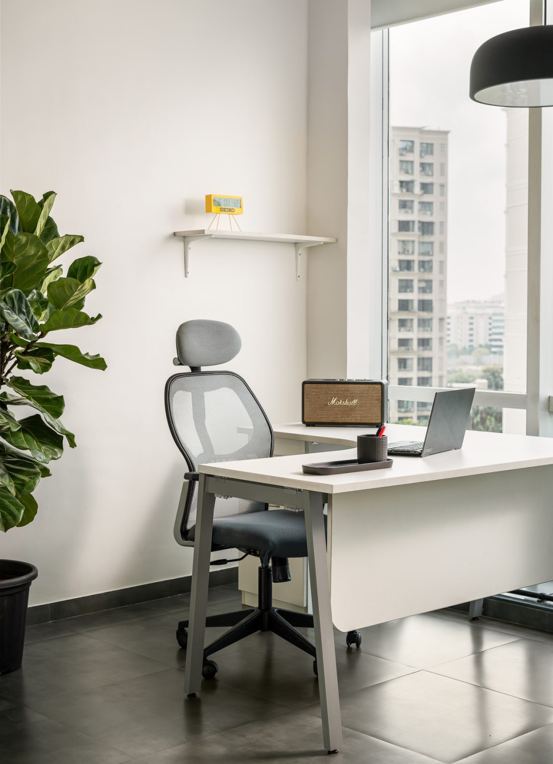 Stars n Stripes' Simple Office Design Makes a Statement Without ...