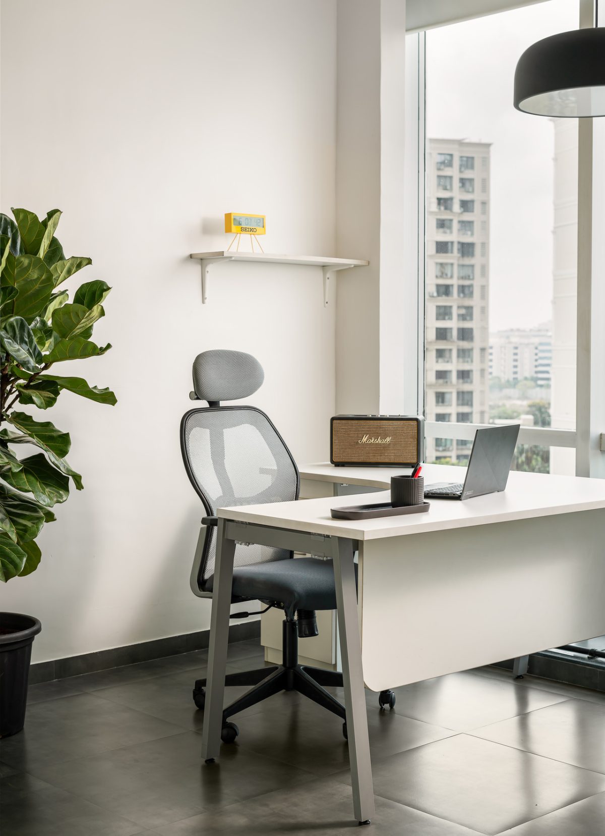 Stars n Stripes' Simple Office Design Makes a Statement Without ...