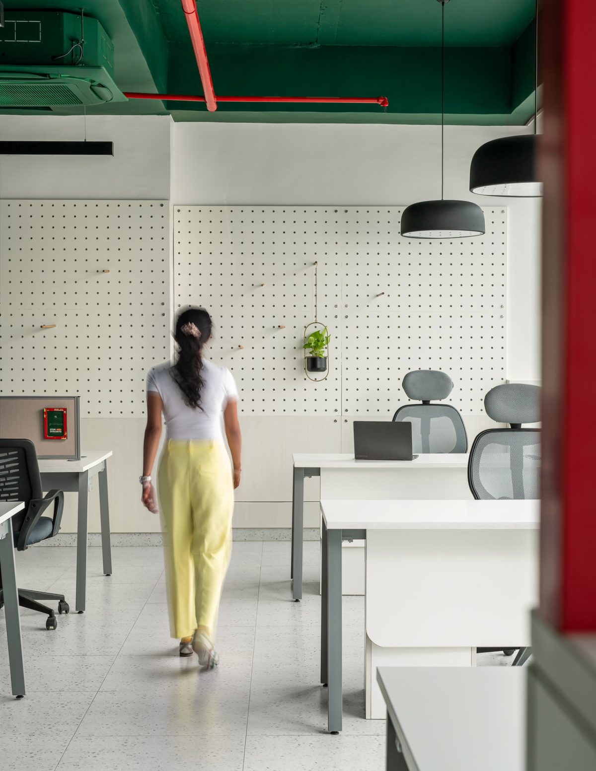 Stars n Stripes' Simple Office Design Makes a Statement Without ...