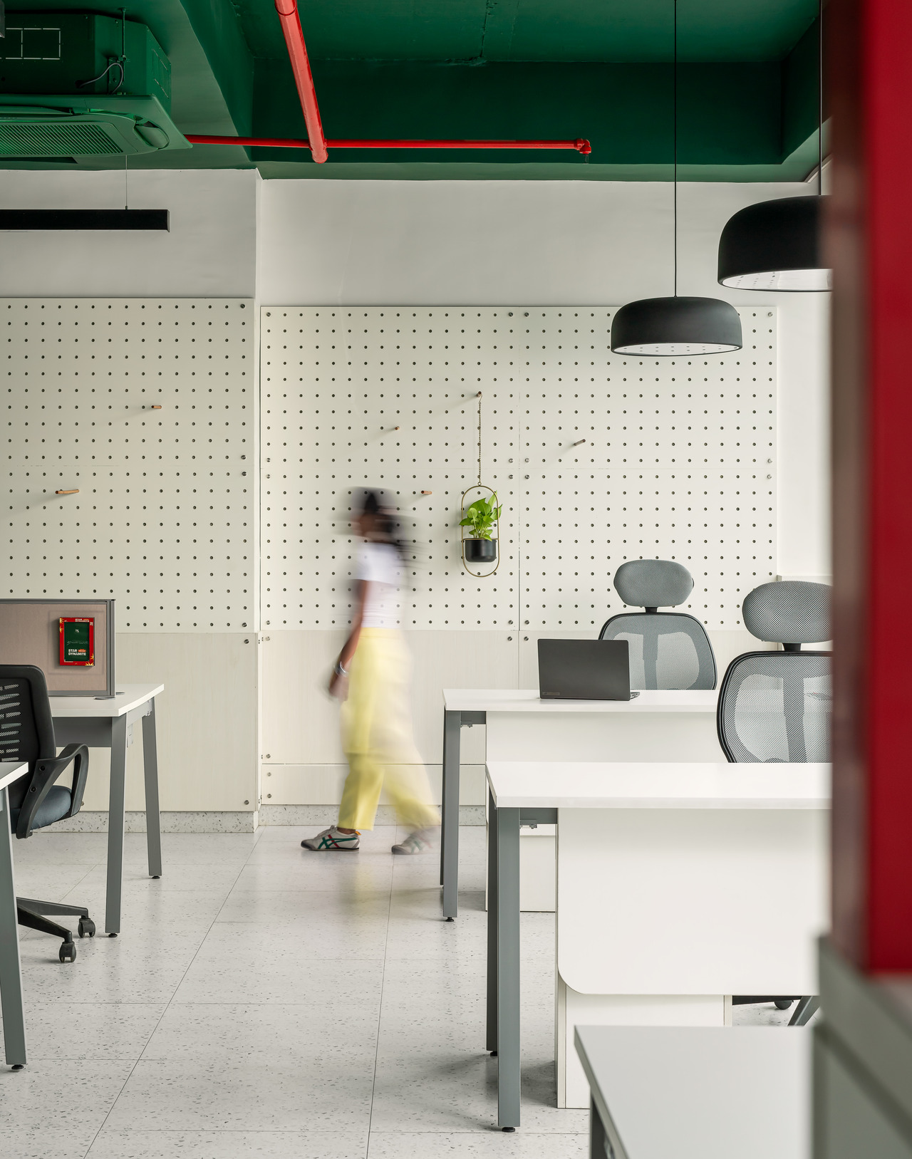 Stars n Stripes' Simple Office Design Makes a Statement Without ...