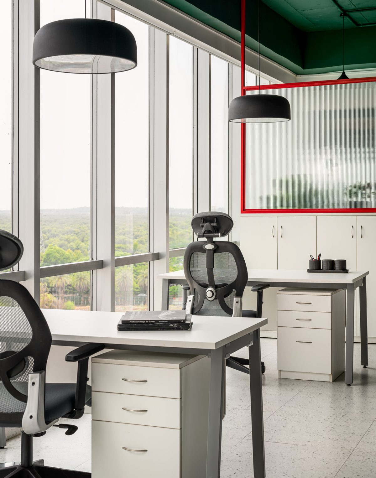 Stars n Stripes' Simple Office Design Makes a Statement Without ...