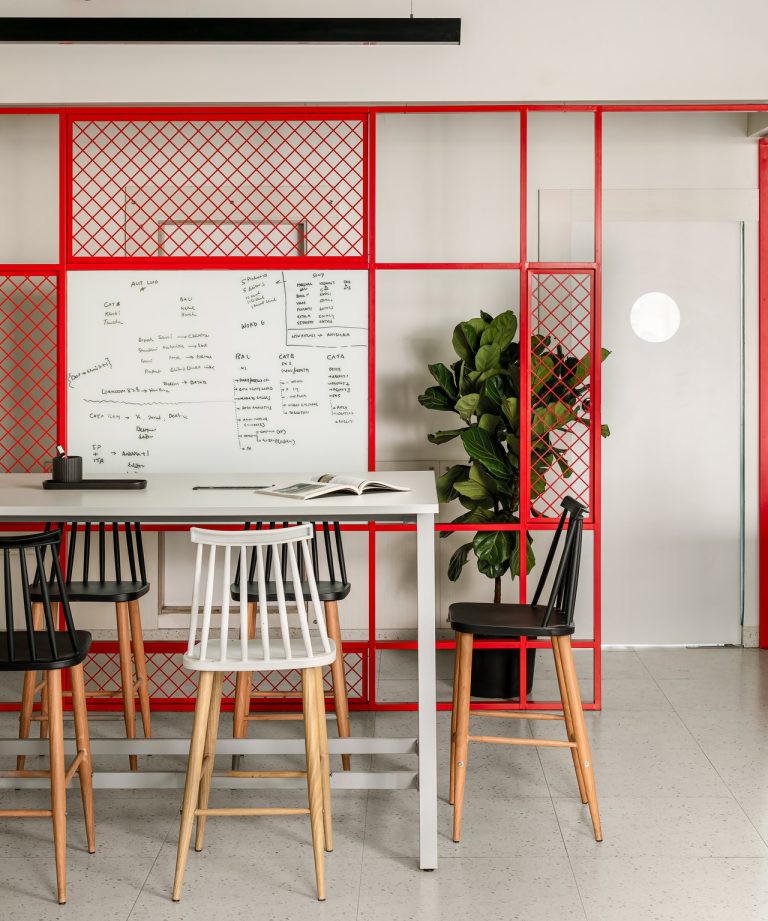 Stars n Stripes' Simple Office Design Makes a Statement Without ...