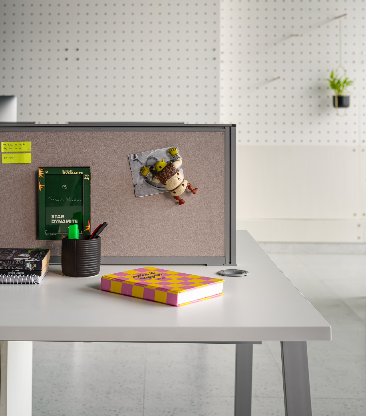 Stars n Stripes' Simple Office Design Makes a Statement Without ...