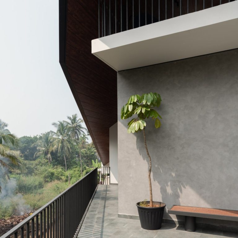 This Tropical Modern House Design Creates a Coastal Retreat on a ...