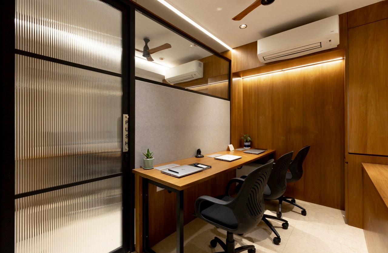 This Minimalistic Office Design Enhances Functionality & Reflects Brand ...