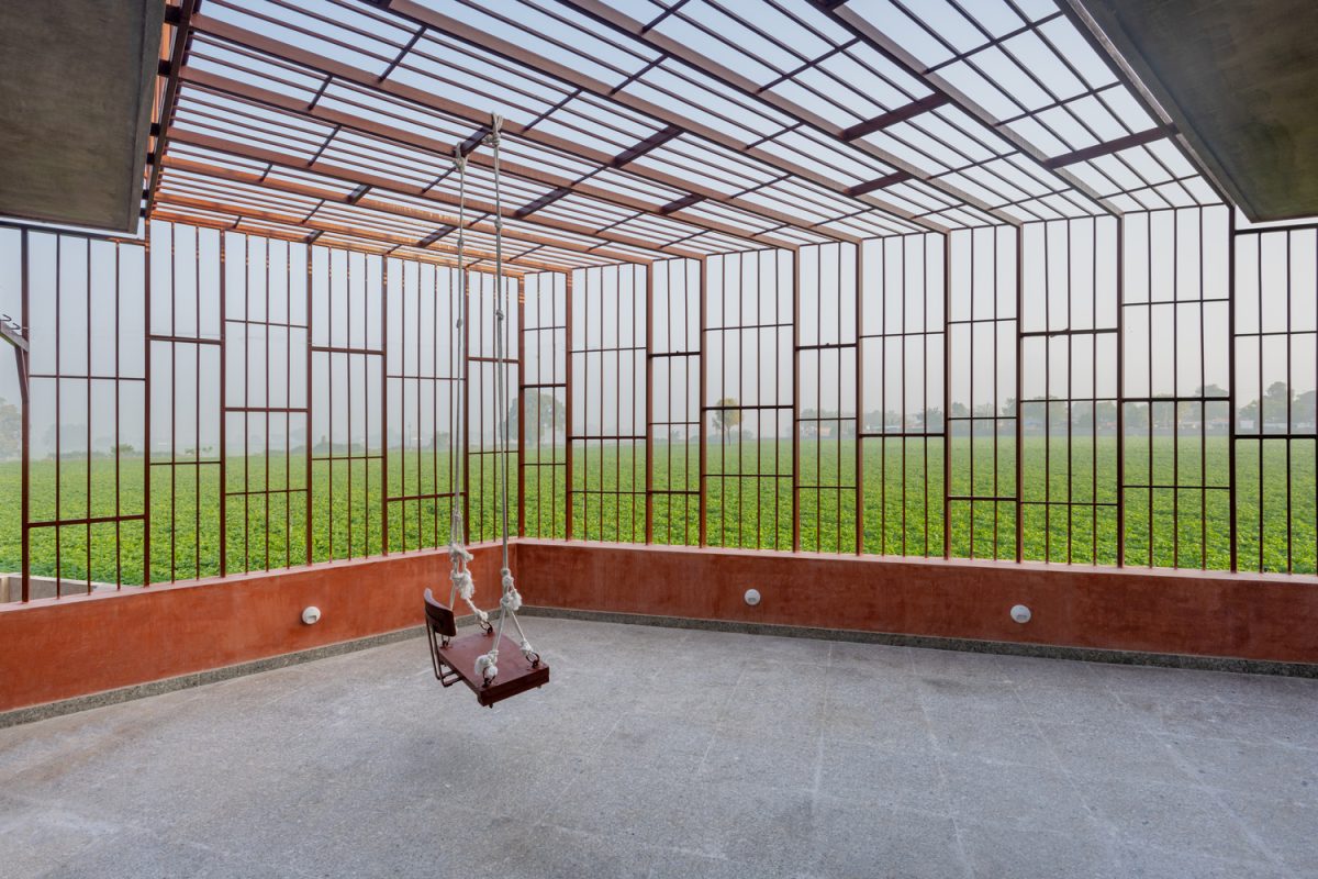 This Eco-Friendly Home Naturally Withstands Harsh Climates in Gujarat ...