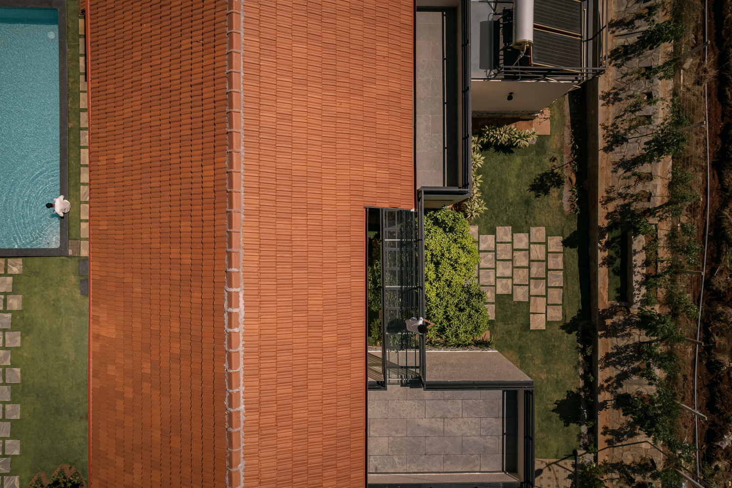 This Forest Villa in Tamil Nadu Combines Solid Exteriors With Fluid ...