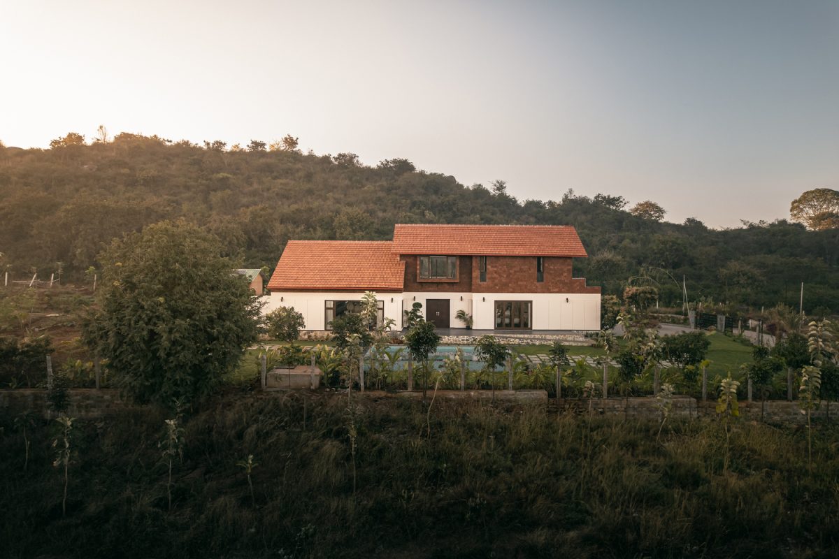 This Forest Villa in Tamil Nadu Combines Solid Exteriors With Fluid ...