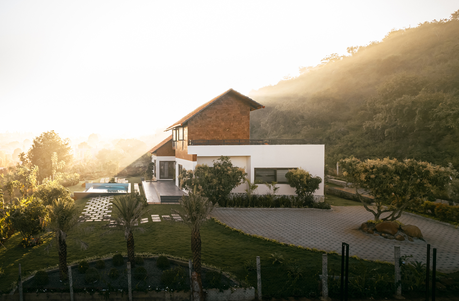 This Forest Villa in Tamil Nadu Combines Solid Exteriors With Fluid ...
