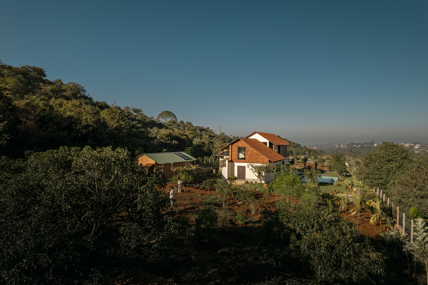 This Forest Villa in Tamil Nadu Combines Solid Exteriors With Fluid ...