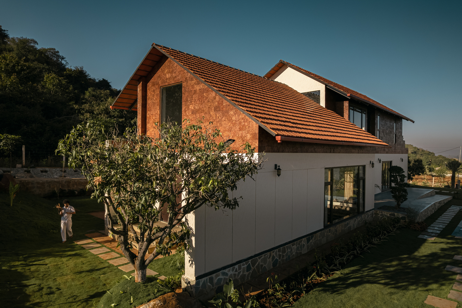 This Forest Villa in Tamil Nadu Combines Solid Exteriors With Fluid ...