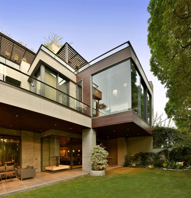 This High Ceiling House in Sushant Lok Seamlessly Blends With Nature at ...