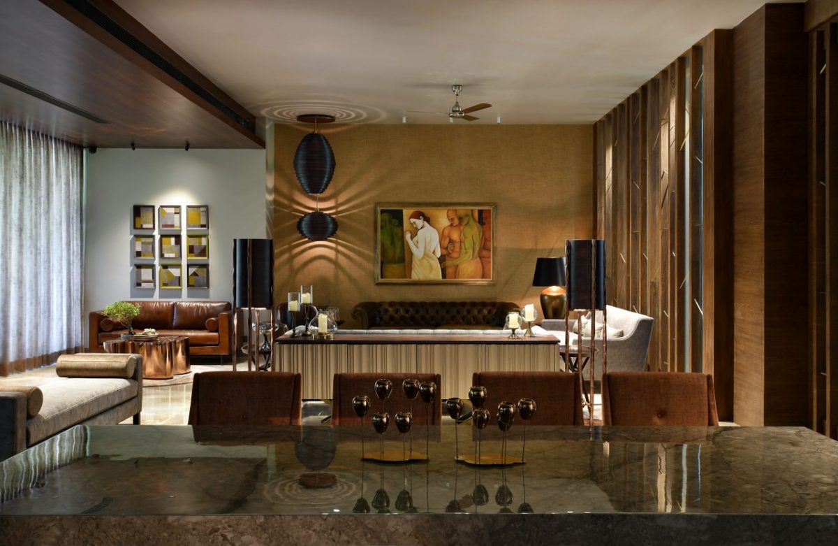 This High Ceiling House in Sushant Lok Seamlessly Blends With Nature at ...