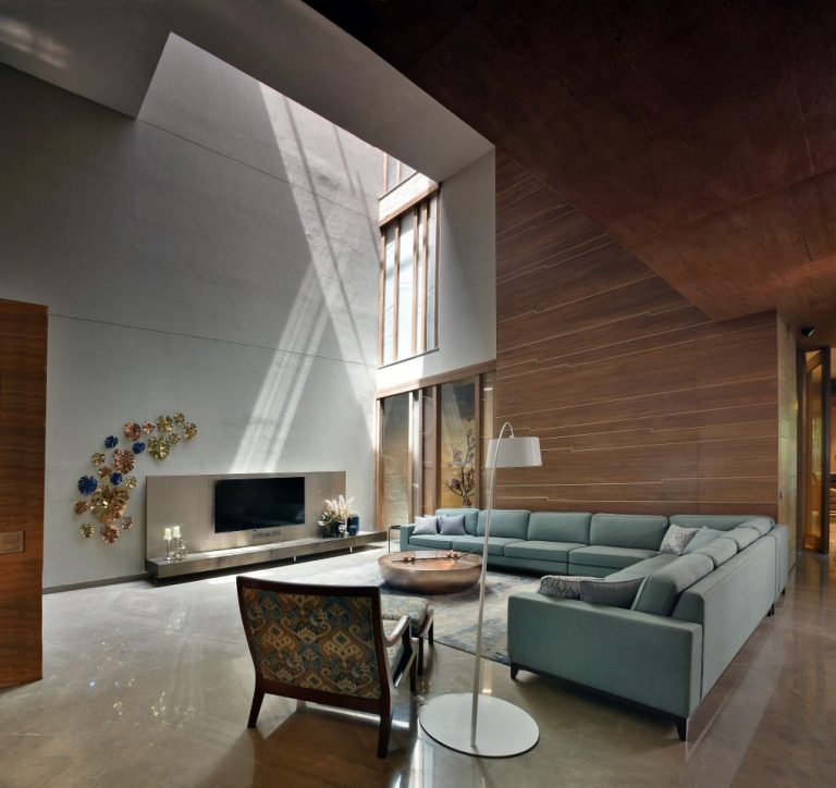 This High Ceiling House in Sushant Lok Seamlessly Blends With Nature at ...