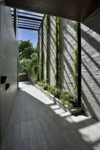 This High Ceiling House in Sushant Lok Seamlessly Blends With Nature at ...