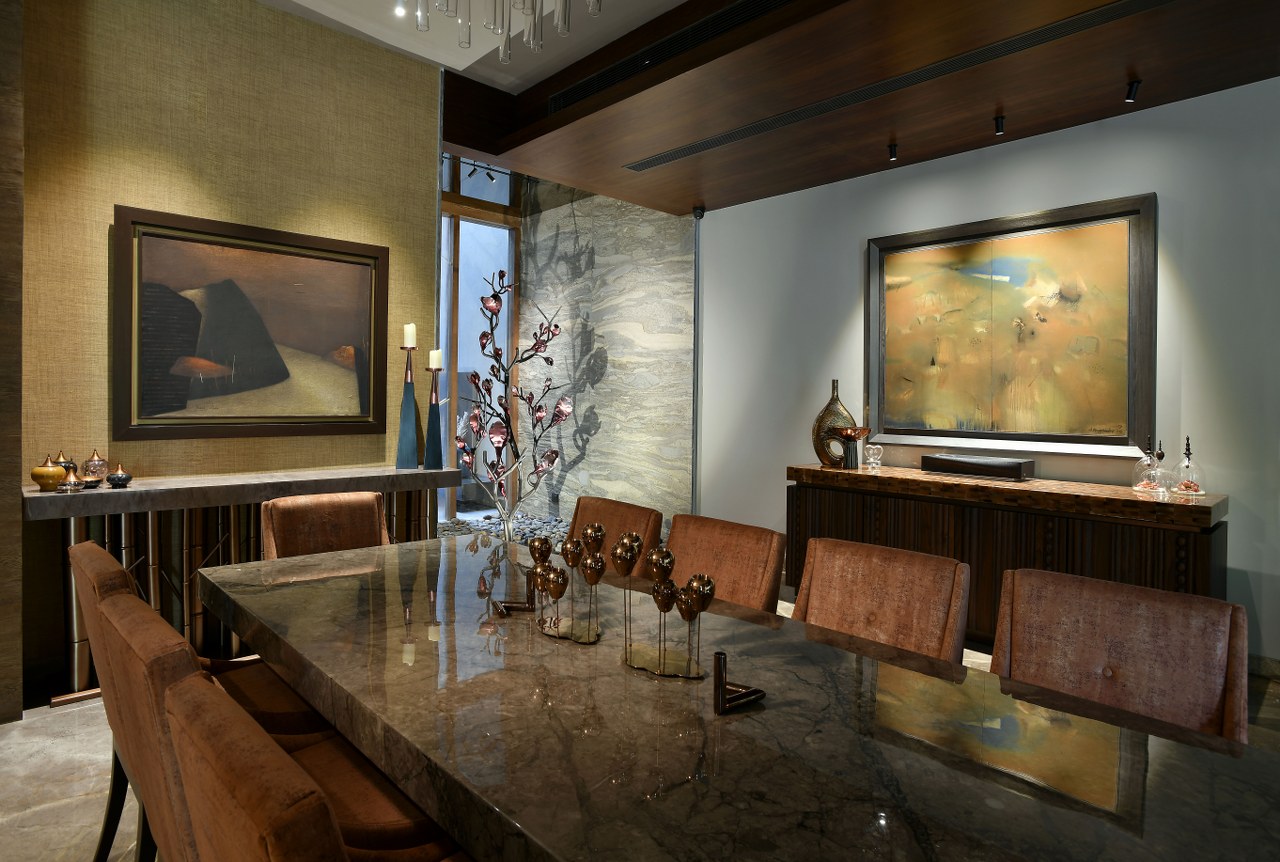 This High Ceiling House in Sushant Lok Seamlessly Blends With Nature at ...