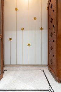 Indian Traditional Interior Designs Add Elegance with Antique Details ...