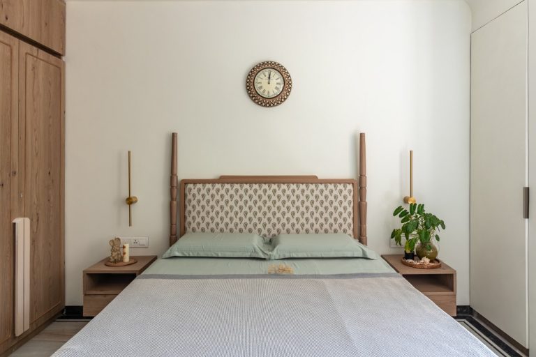 Indian Traditional Interior Designs Add Elegance with Antique Details ...