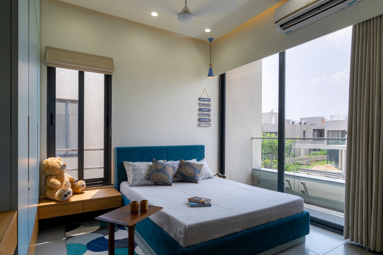 This Modern House Style With Minimalist Interiors Creates Calming ...