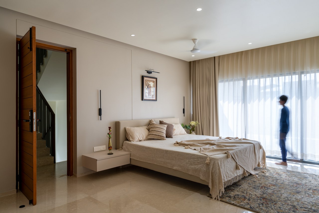 This Modern House Style With Minimalist Interiors Creates Calming ...