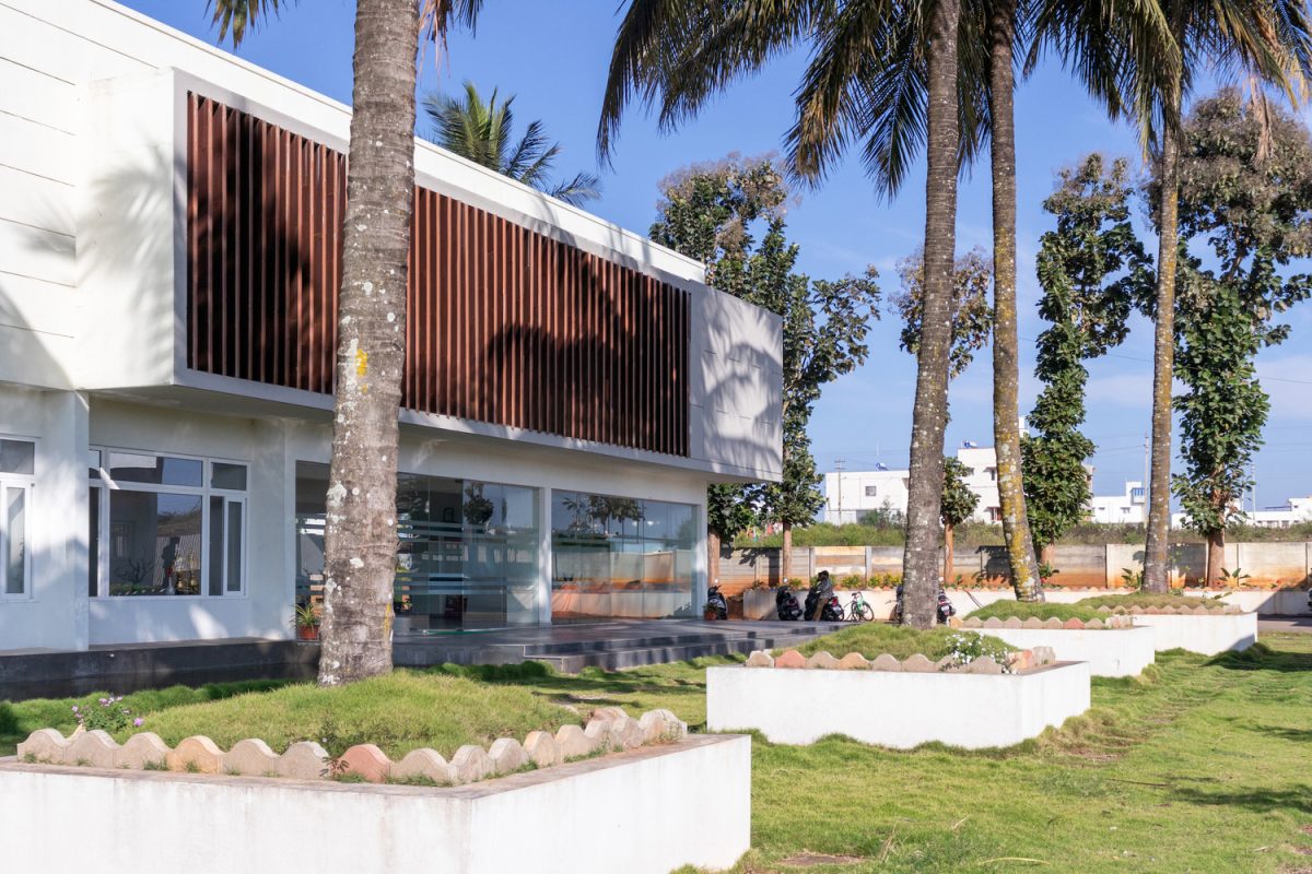 This School Courtyard Nurtures Curiosity And Encourages Playfulness ...